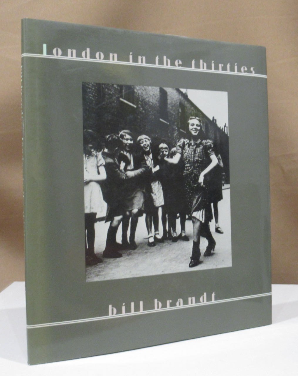 „London in the thirties Introduction by Mark Haworth-Booth“ – Bücher ...
