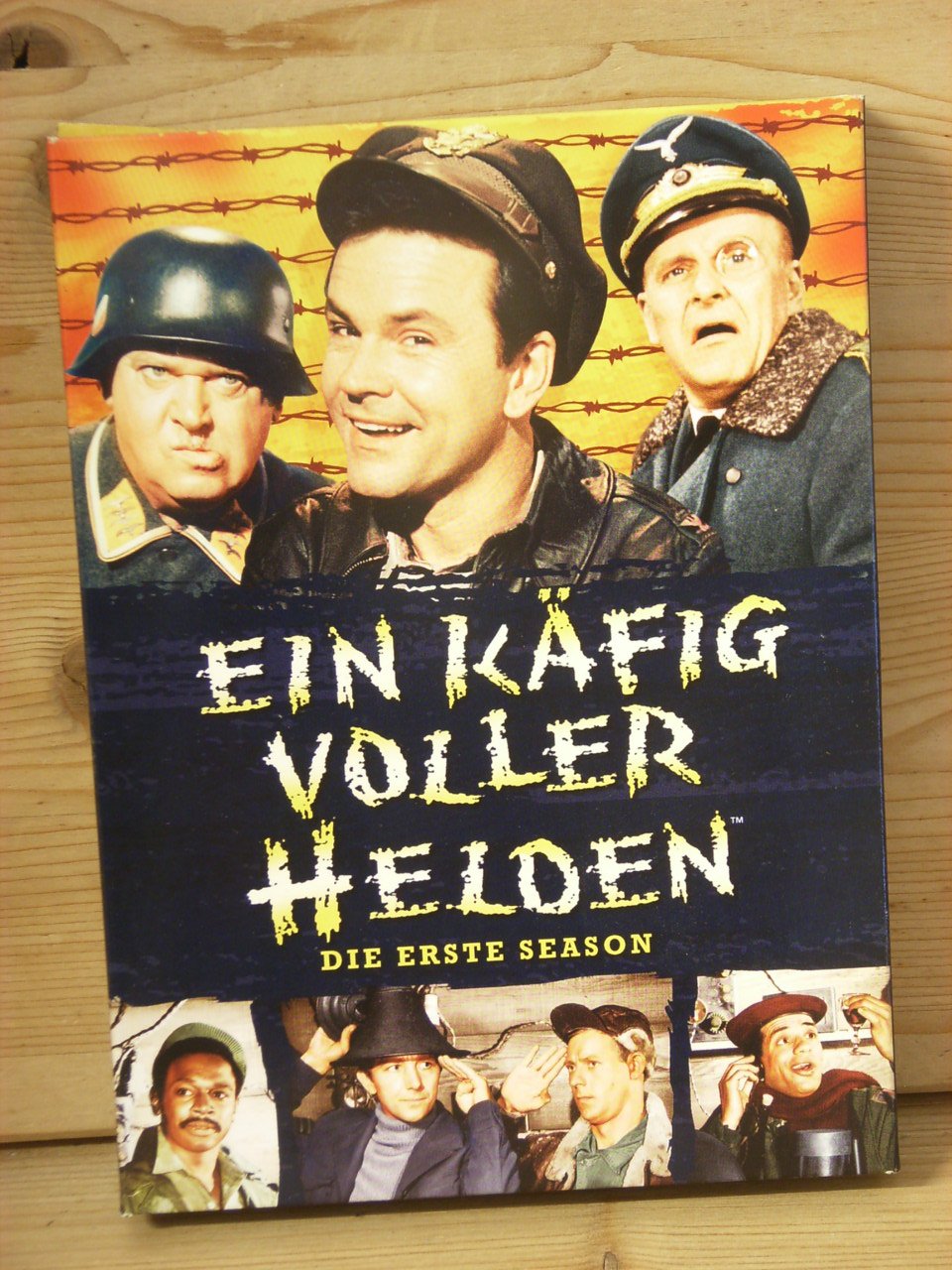 Ein Käfig voller Helden" Season 1“ – Film antiquarisch kaufen ...