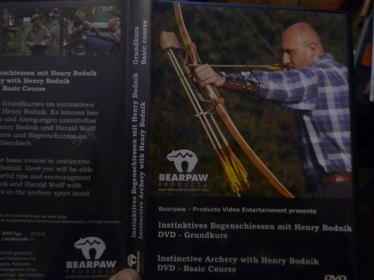 „Instinktives Bogenschießen mit Henry Bodnik -Grundkurs …“ – Film ...