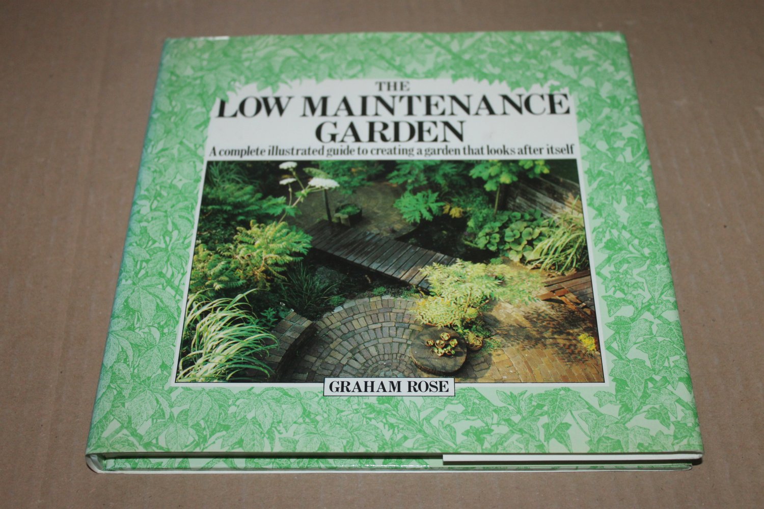 „Graham Rose, The Low Maintenance Garden A complete illustrated guide ...