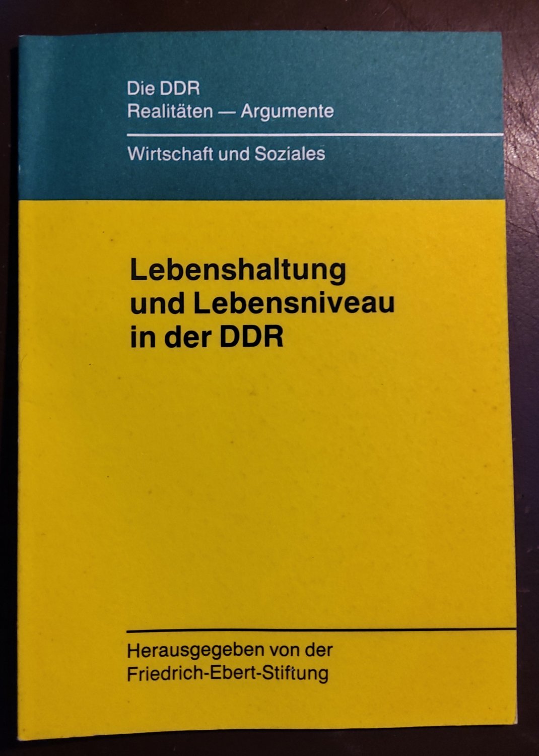 „Lebenshaltung und Lebensniveau in der DDR“ (Hrsg. Friedrich Ebert ...