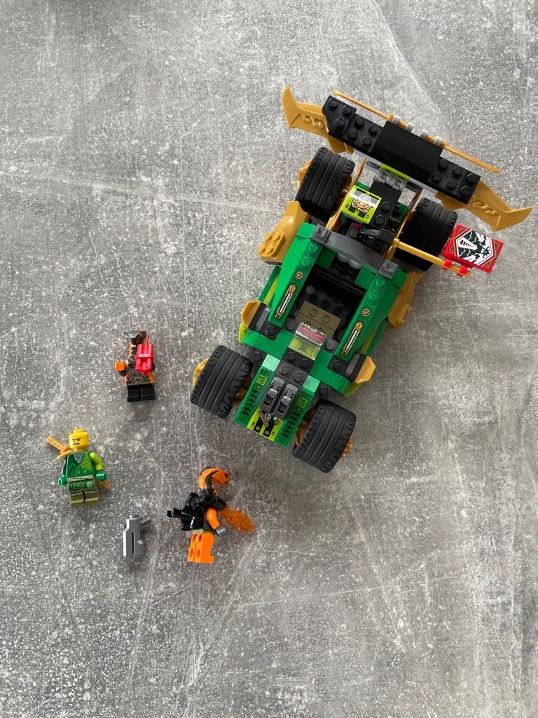 „LEGO NINJAGO Lloyds Race Car EVO 71763 Building Kit …“ – Buch gebraucht kaufen – A02HtKhu01ZZ6
